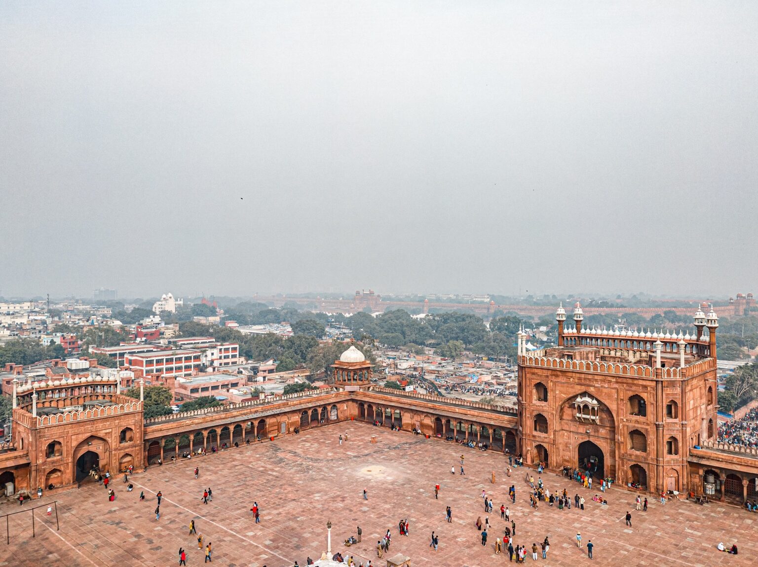Heritage walk in Delhi: the amazing walled city.