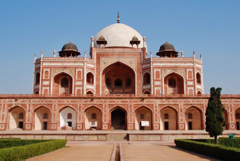The Tomb of Humayun: A Marvel of Indo-Islamic Architecture.