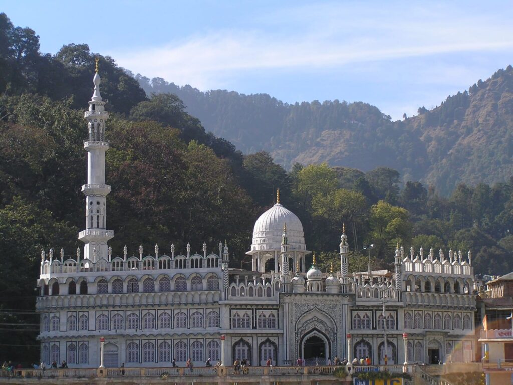 Halal Holidays in Nainital: Your Complete 2025 Travel Guide.